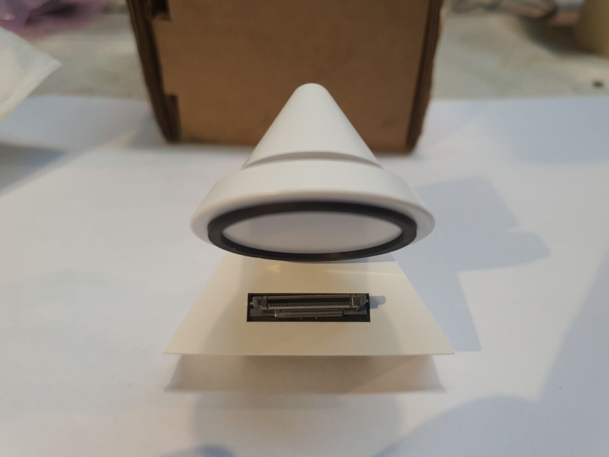 B&O Beoplay A8 Docking Station 30 Pin. Original Part White B&O Beoplay A8 Docking Station 30 Pin. Original Part White
