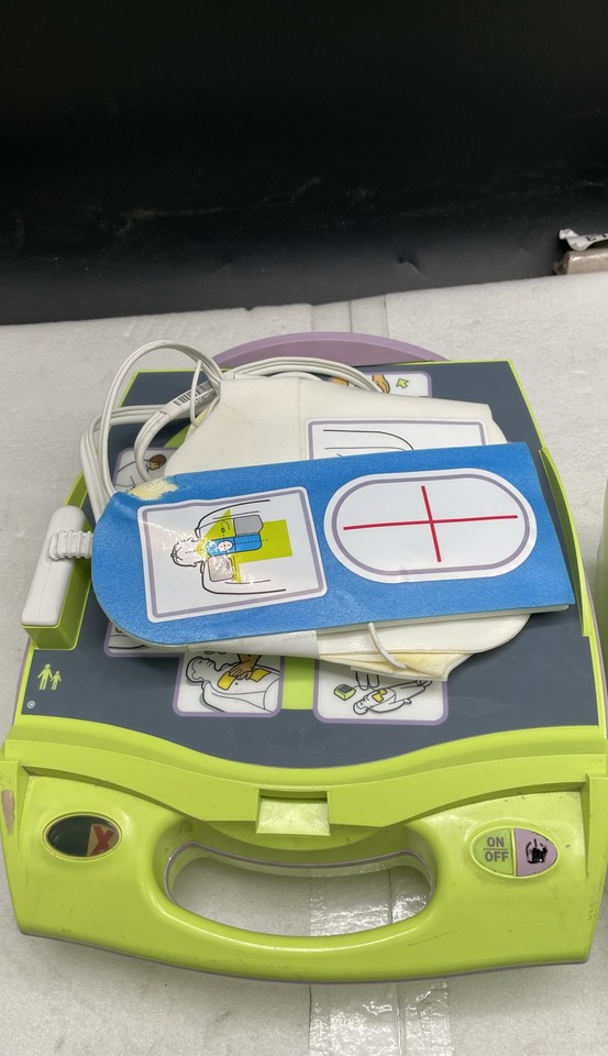 Zoll AED Plus Defibrillator External Defibrillator Emergency Medical ...