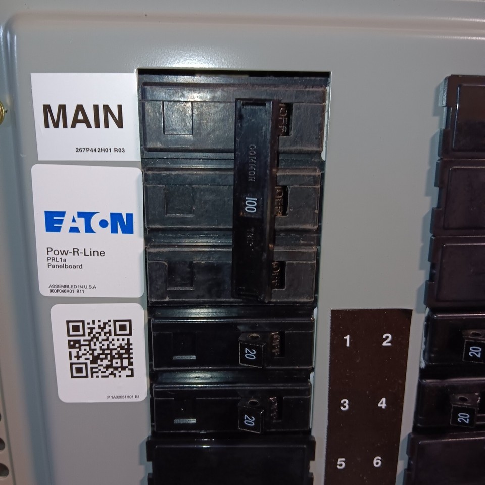 NEW EATON PRL1A 100 MAIN BREAKER PANELBOARD 3R 24 CIRC 208Y/120V 3Ø 4W ...