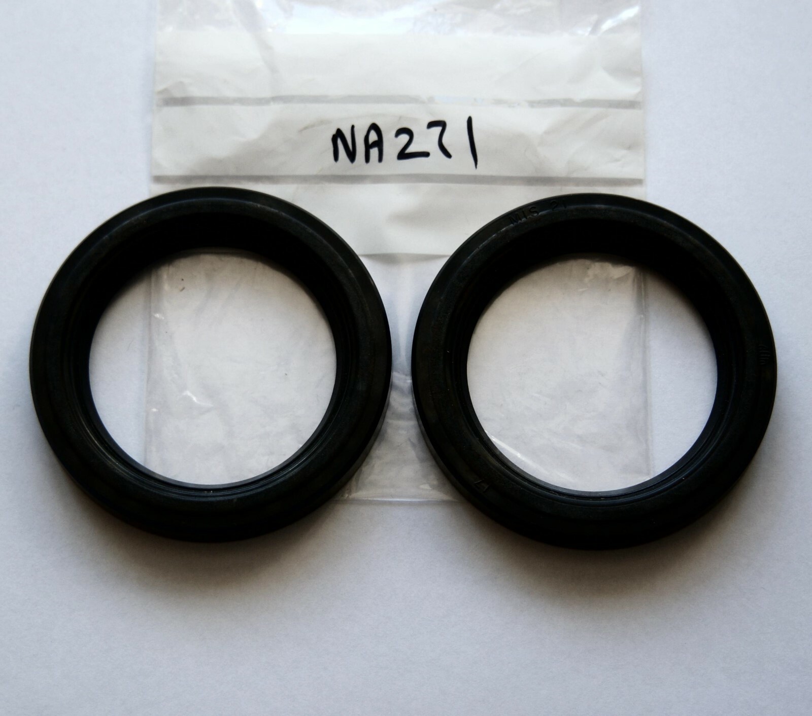 Pair front hub oil seals Austin A40 A55 A60 A70 A90 (Payen NA271 C336 ...