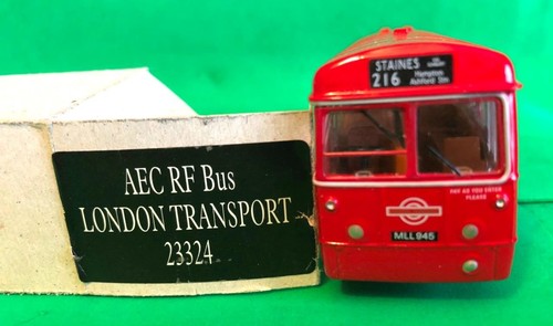 1:76 EFE # 23324 AEC RF BUS "LONDON TRANSPORT" STAINES # 216 MINT NO ...