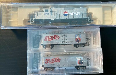 Micro-Trains Pepsi 2-pack (#58572) and matching MT/Life-Like GP-20 loco ...