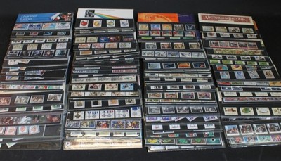 Collection of Approx 100 Vintage ROYAL MAIL PRESENTATION PACKS STAMPS ...