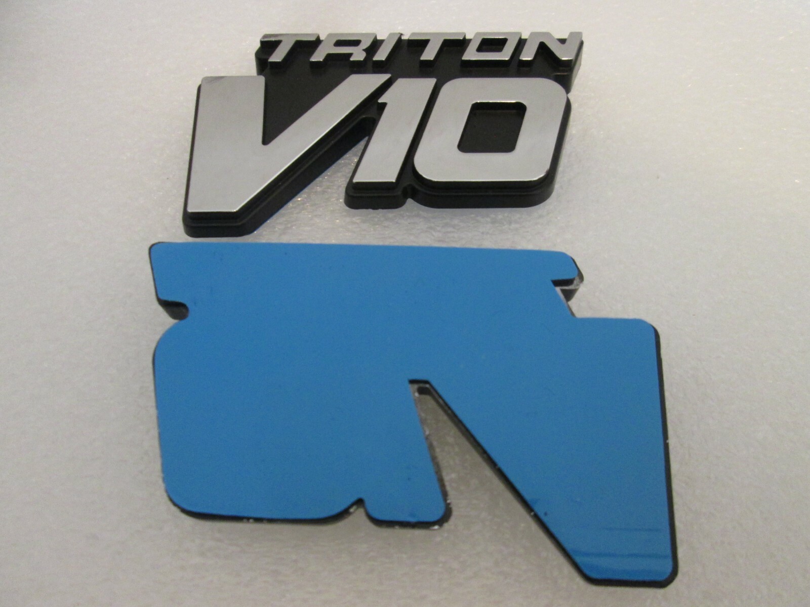 Triton V10 Emblem Badge Fender Tailgate 3D Sticker Nameplate Chrome ...