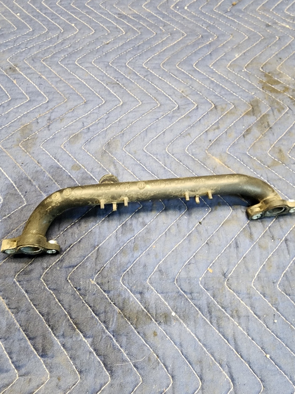 2009 - 2011 AUDI A6 OEM 3.0T Coolant Crossover Tube Line Pipe 06E121083 ...