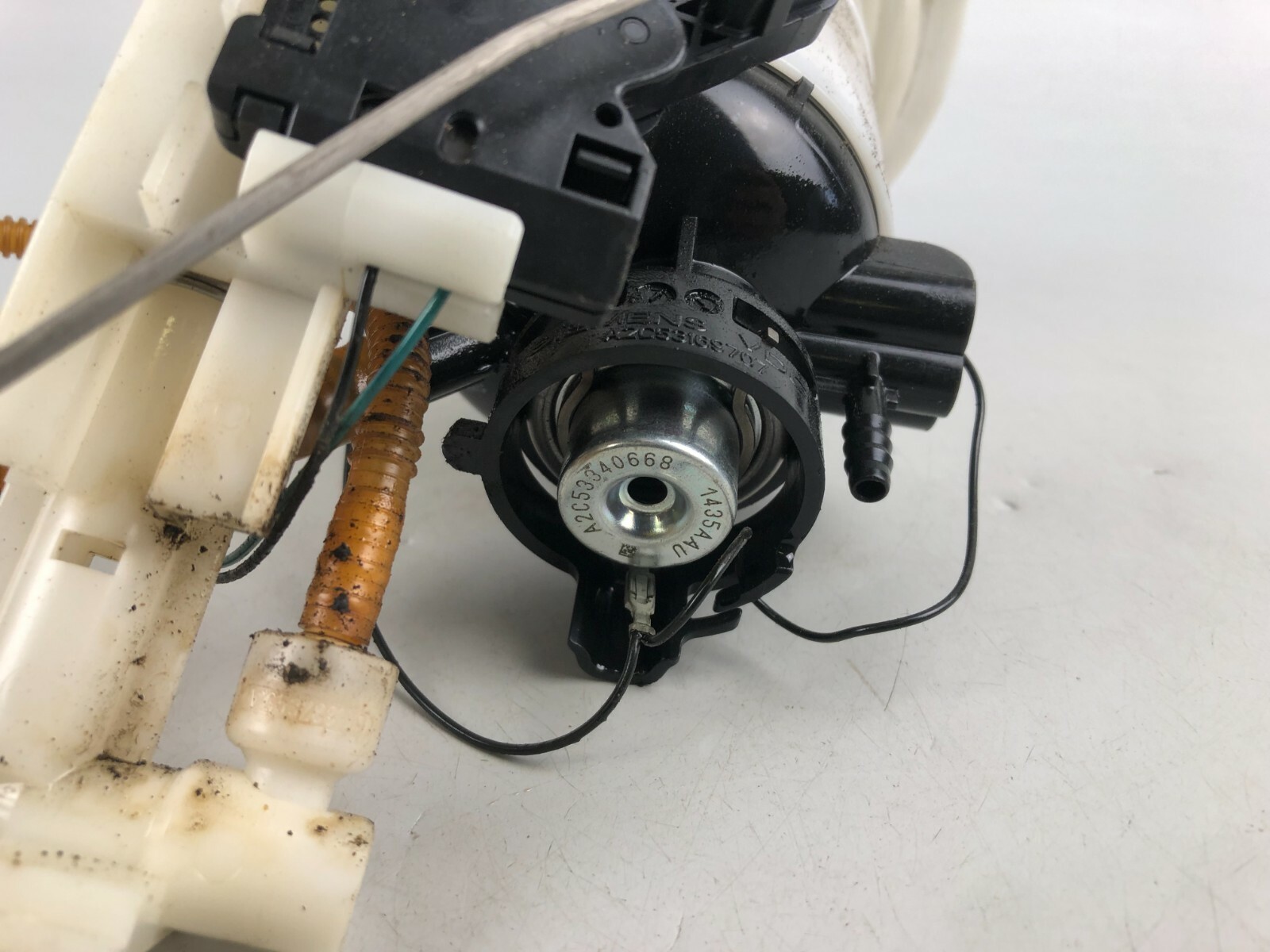 Mercedes Benz E Class W212 AMG Fuel Tank Distribution Supply Pump ...