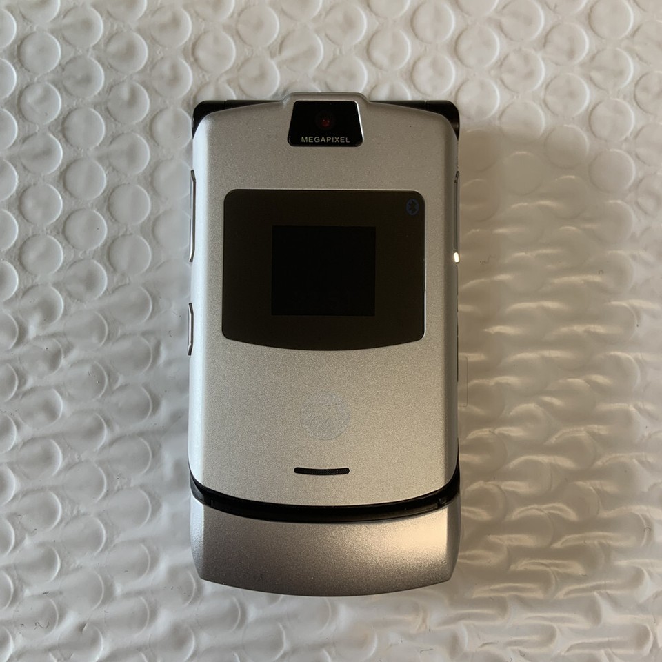 Motorola RAZR V3 Flip Bluetooth MP4 video Unlocked GSM Mobile Phone (8 ...