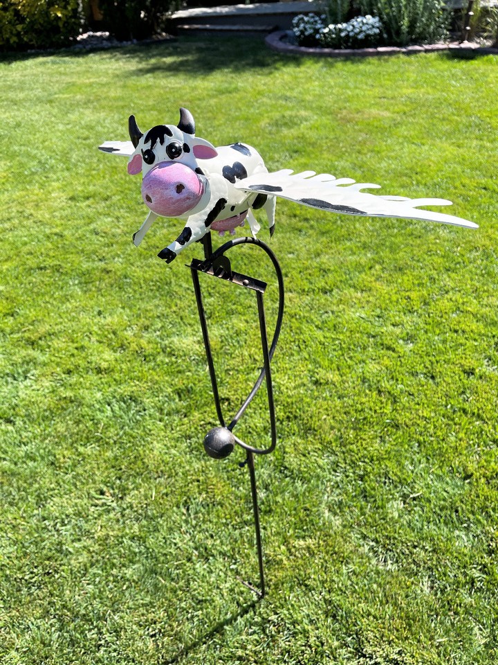 Kinetic Metal Flying Cow w/ Wings Yard Stake Rocking Wind Spinner Yard ...