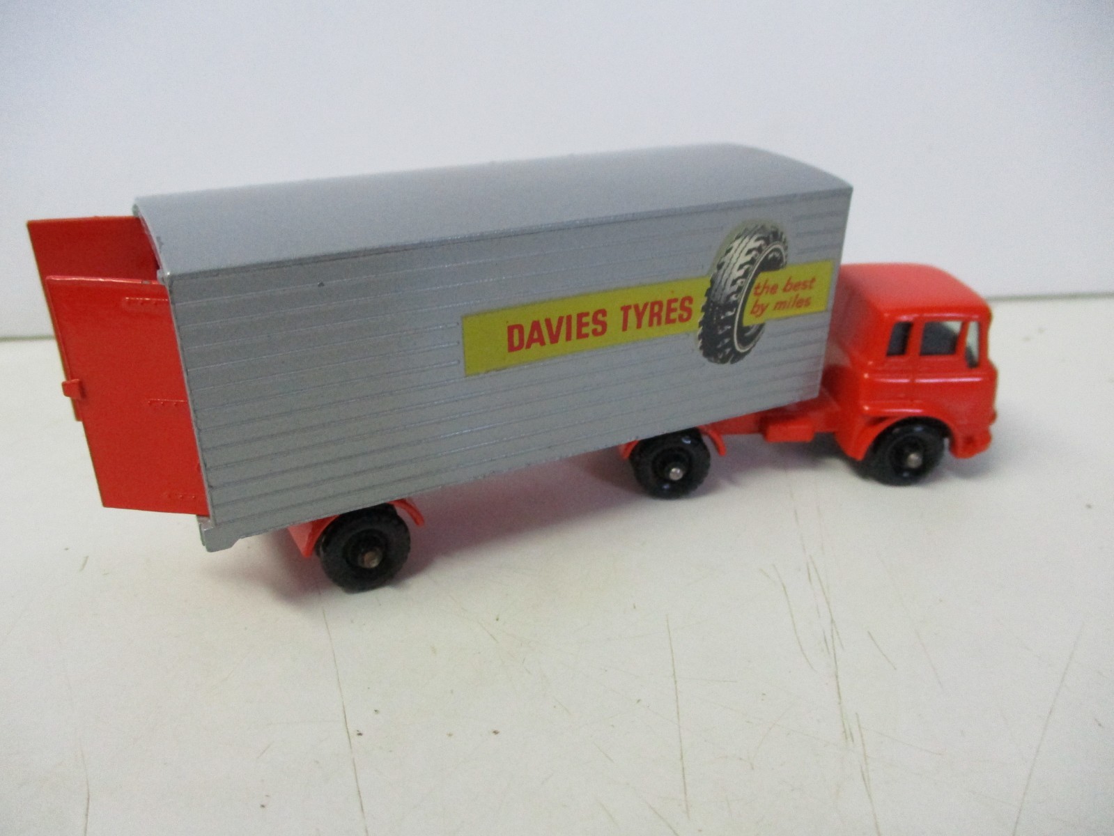 Matchbox Lesney Major Pack M-2 Freightliner Box Truck "Davies Tyres ...