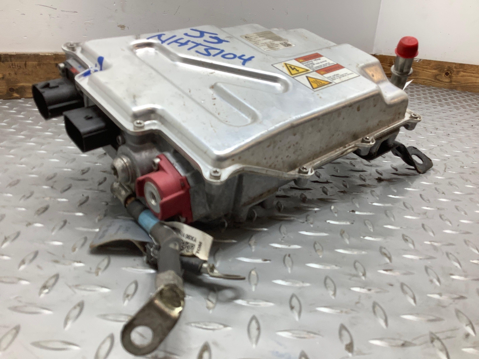 Tesla Model S DC DC Converter Delta Electronics 220 to 12 V DC 1028665 ...