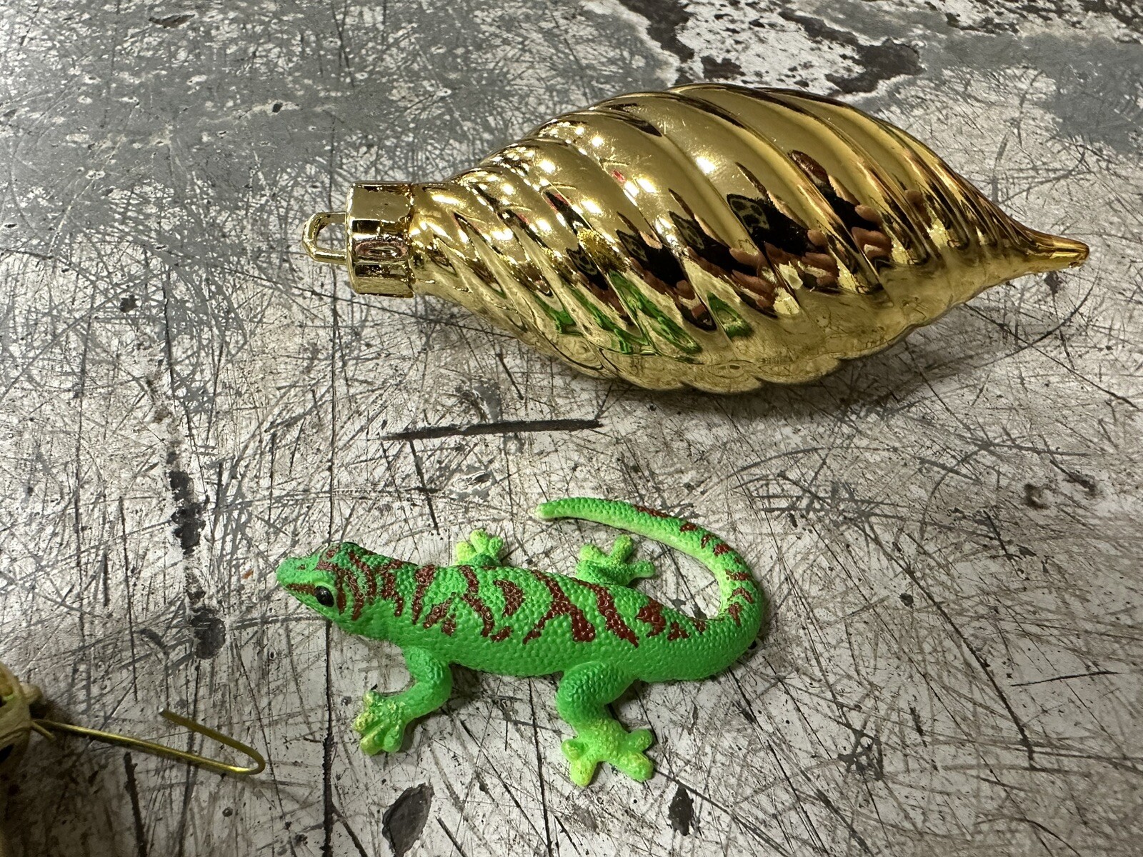 Lot of 2 Gold Christmas Ornament & Small Green Lizard Toy | eBay