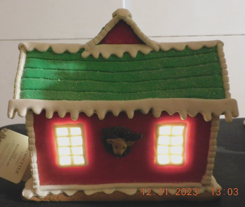 NWT Trimsetter Gingerbread Light Up LED Santa's Reindeer Barn House 10. ...