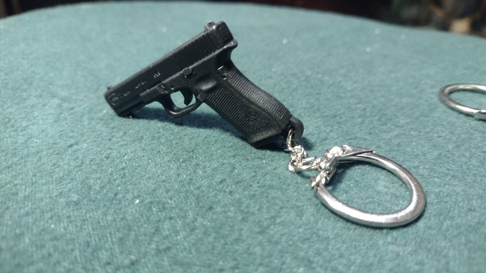 GLOCK 17 Gen 5 AUSTRIA 9X19 9MM Mini Firearm Gun Pistol KEYCHAIN SHOT ...