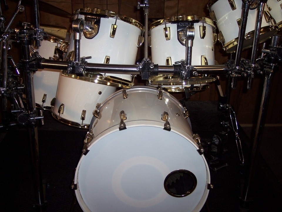 TEMPUS DRUMS aka MILESTONE. CRYSTALINA WHITE W/GOLD LUGS AND RIMS. | eBay