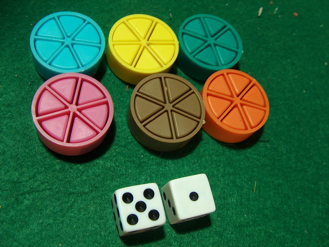 LOT OF 5 SETS Trivial Pursuit Replacement Tokens Scoring Wedges Pieces ...