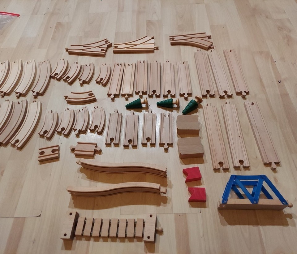 Magnet Wood Push Railroad Train tracks curves Magentic Cars 60+ Pieces ...