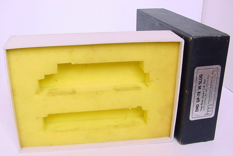 BOX HALLMARK SAMHONGSA EMD GP-7R CHOP-NOSE SQUARE CAB ROOF ATSF 1310 ...