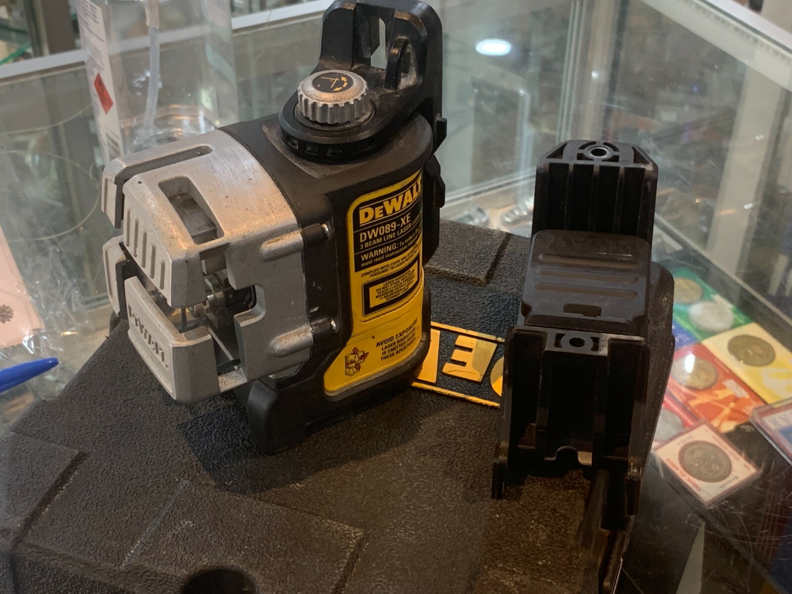 DEWALT (DW089-XE) SELF LEVELING 3 BEAM LINE GENERATOR IN HARD CASE - AU ...