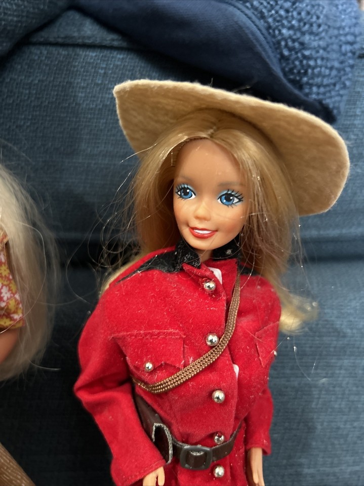 1987 Canadian Barbie Dolls Of The World Collection Displayed W/ Stand ...