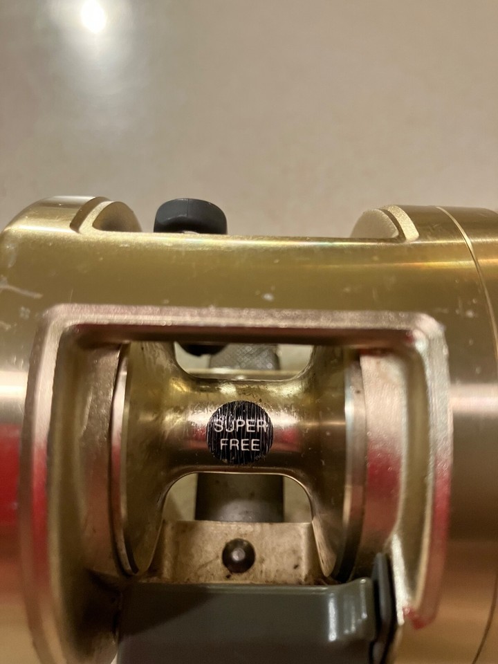 Shimano Calcutta 250 Gold Baitcasting Fishing Reel Baitcaster Right ...