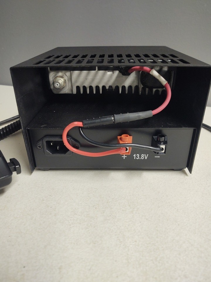 Motorola XPR2500 UHF 403-470 MHz radio AAM02QNH9JA1AN with Samlex SEC ...