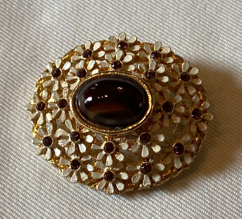 Pretty Vintage Gold Tone Oval Daisy Cluster Pin w Center Stones & Tiny ...