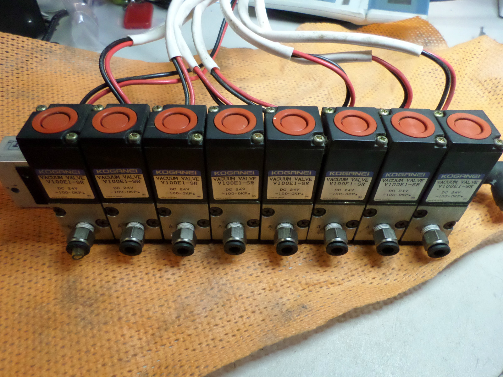 KOGANEI VACUUM VALVE MANIFOLD 8 X VALVES V100E1-SR plus Manifold - 24dc ...