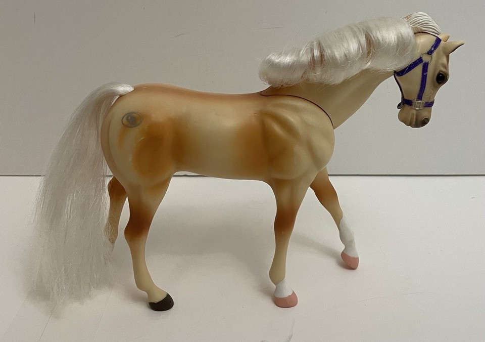 VTG 1996 Grand Champions Horse Feed N Nuzzle Mare 7 Inch Toy Figure ...