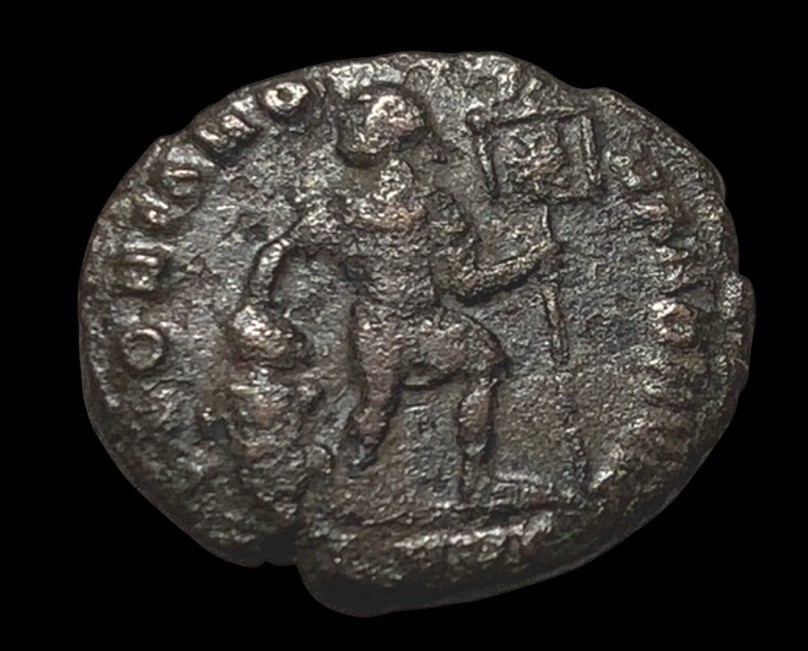 Ancient Roman coin Valentinian Nike Captive Chi-rho Labarum 2C-4 | eBay