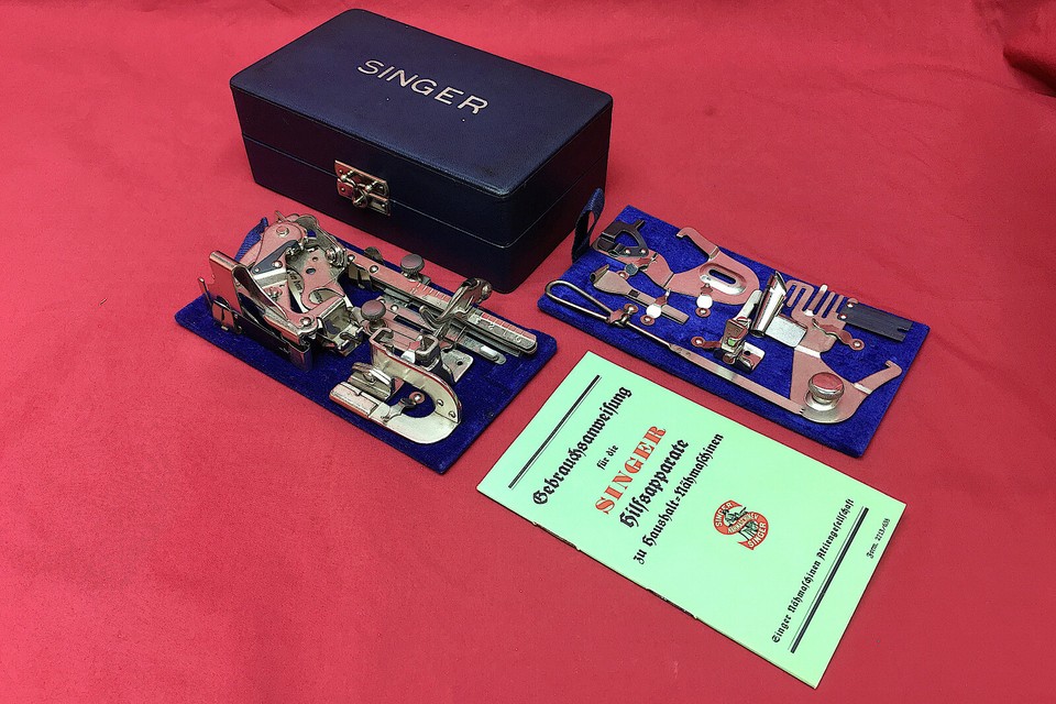SINGER Featherweight 221 222 Attachments Luxury Set Box German ...