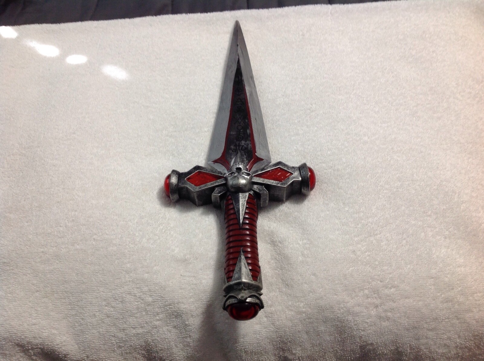 HALLOWEEN PROP HEAVY RUBBER SKULL DAGGER - Gem