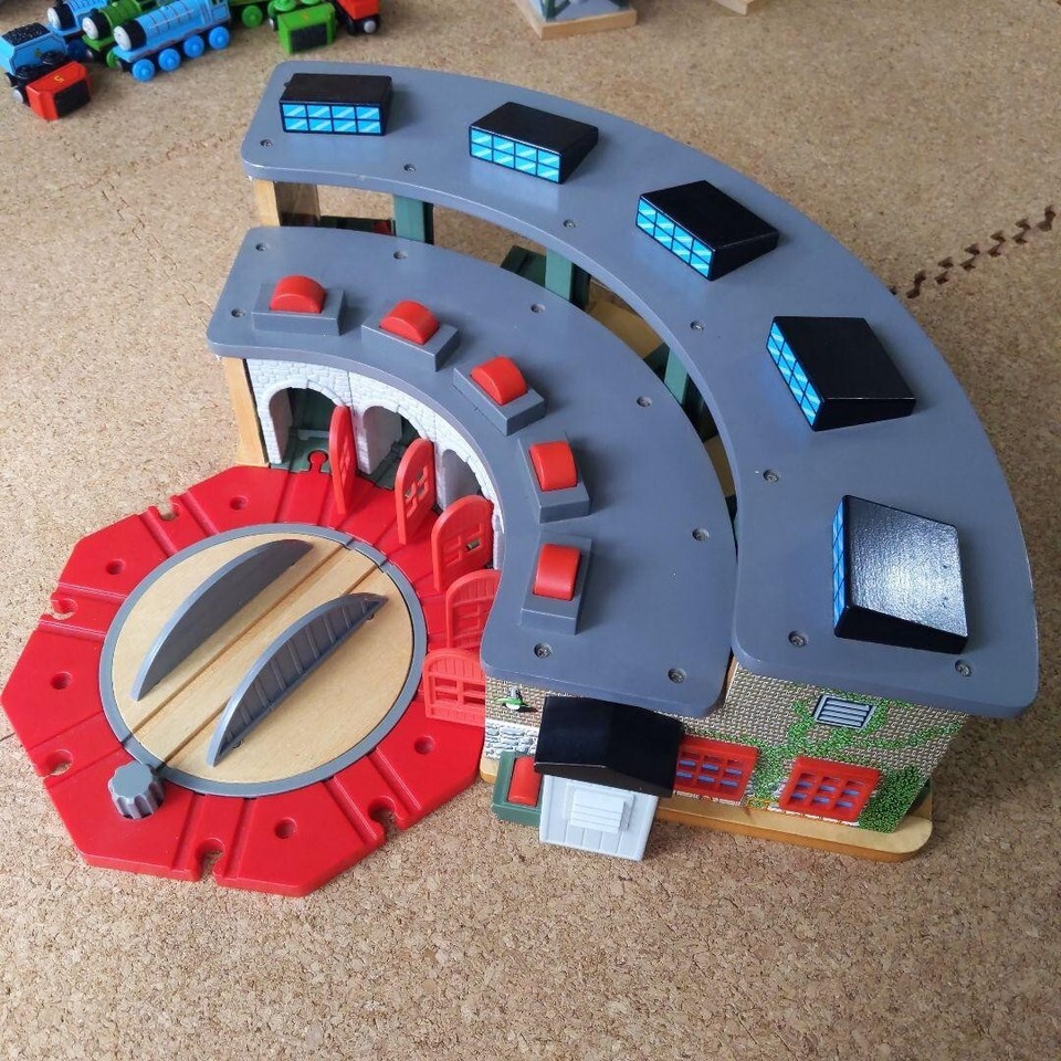 Thomas the Tank Engine Garage Wooden Turntable Railway Toy | eBay