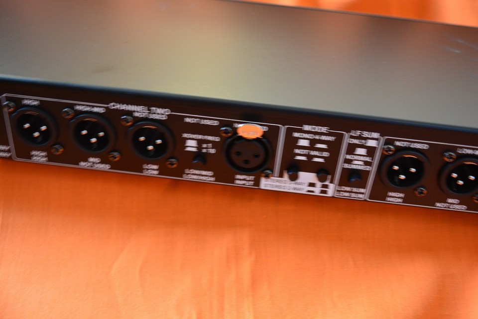 DBX 234 XL Crossover 2/3/ 4 Way + 1 x Pair XLR Cables Sound System ...