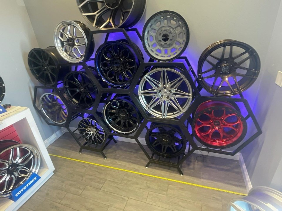 WHEEL DISPLAY RACK HOLDS 17" to 22" WHEELS- SHOWROOM FLOOR RACK- 8 ...