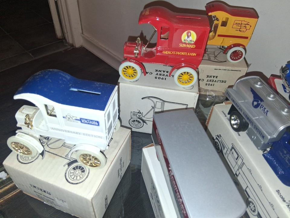 Vintage ERTL Die-Cast Toy Truck Bank Lot Of 31 Pcs Advertising Models W ...