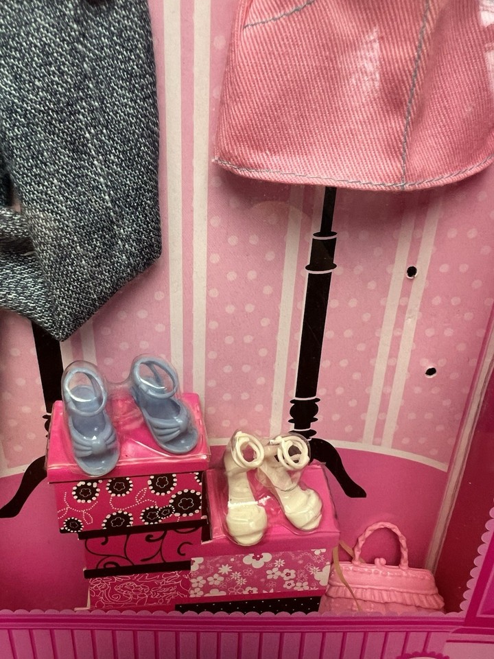 2008 Mattel #P1709 Barbie Pink Series Doll W/ 3 Fashions Gift Set ...