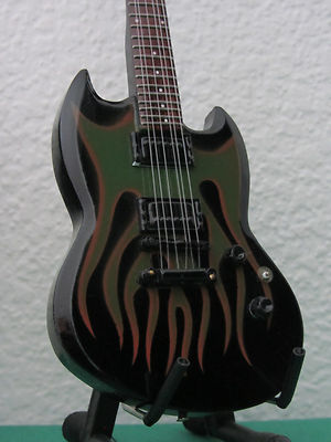 Guitare miniature de collection ESP GRYNCH de James Hetfield de ...