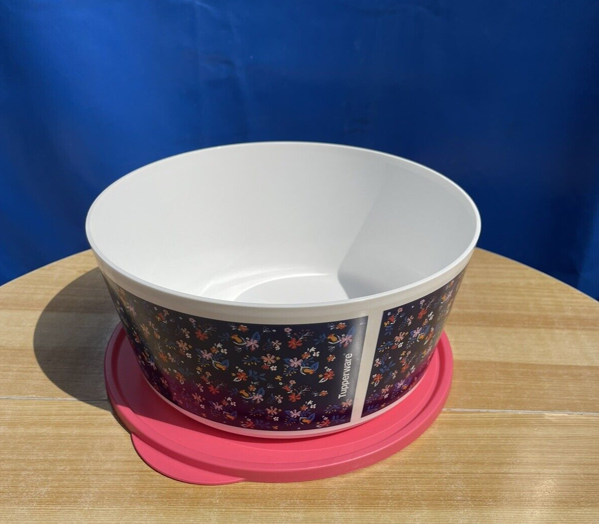 Tupperware Bowl Ilumina With Flower Design and Pink Seal 4.3L / 18cup ...