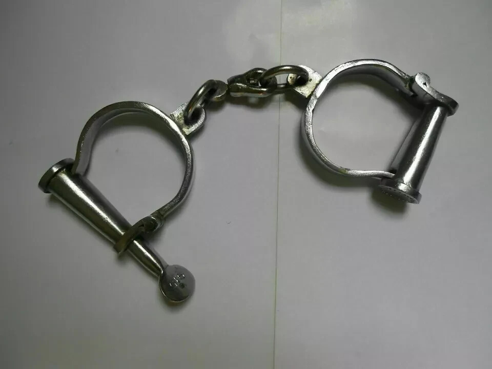 Handcuffs Vintage Style police Shackles-Props Iron Handcuff with key ...