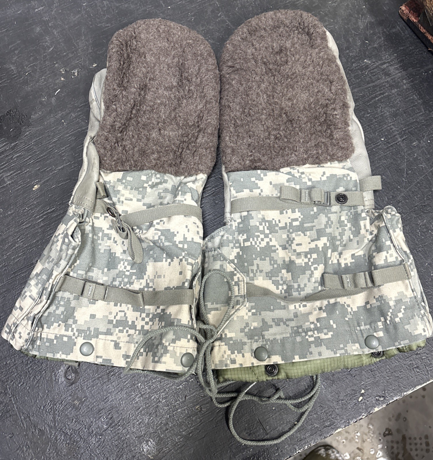 USGI Army ACU Camo Extreme Cold Weather Winter Mittens & Liner Set ...