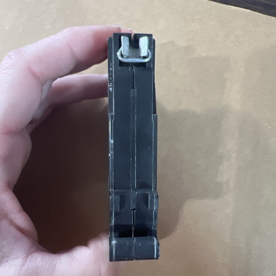 Eaton CHT2020 Circuit Breaker Twin TANDEM (Two 1 pole) CH2020 ...