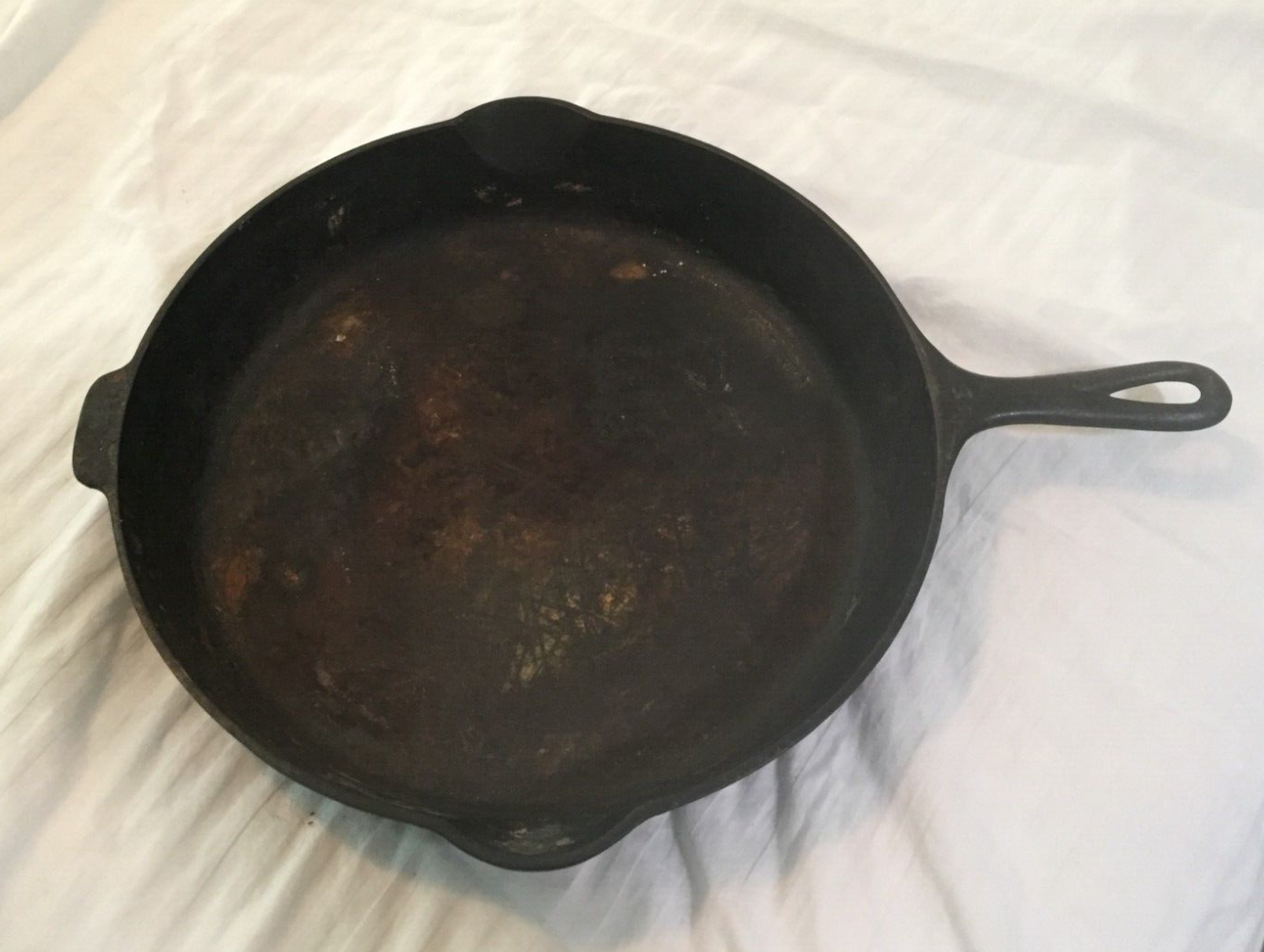GRISWOLD CAST IRON SKILLET NO. 12, 719 A ERIE PA HEAT RING SMALL Cross ...