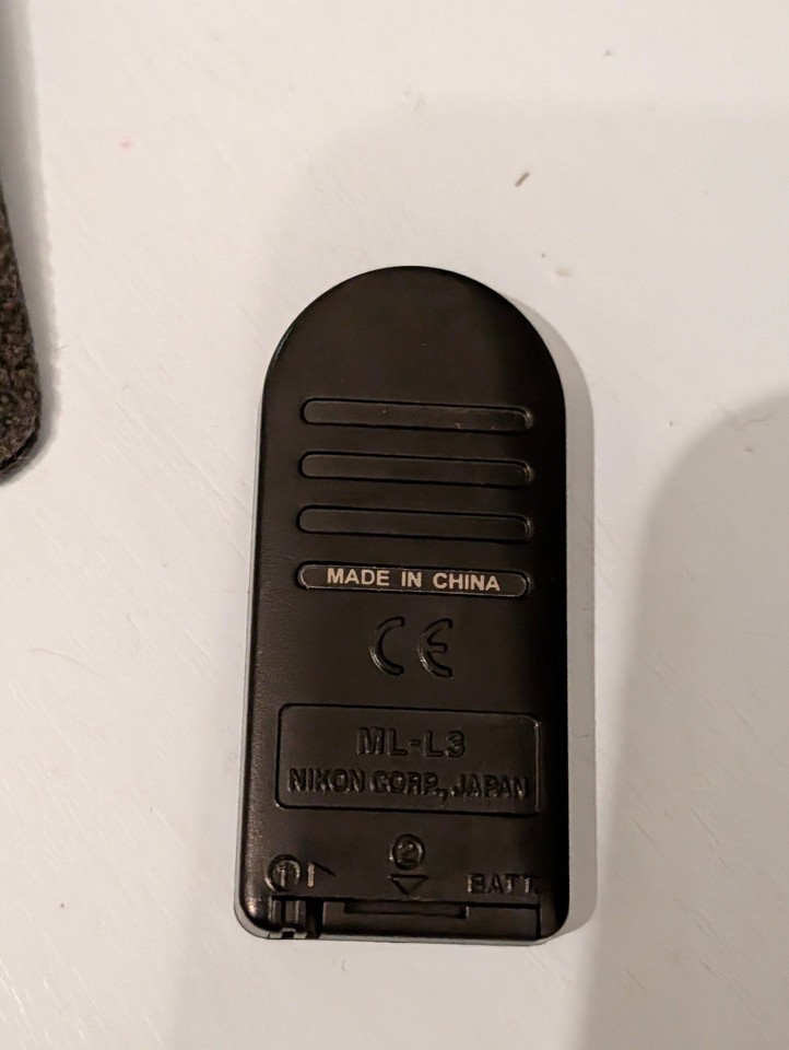 Nikon ML-L3 Infrared Remote Control - Fits D90, D5200, D3200, D600 Etc ...