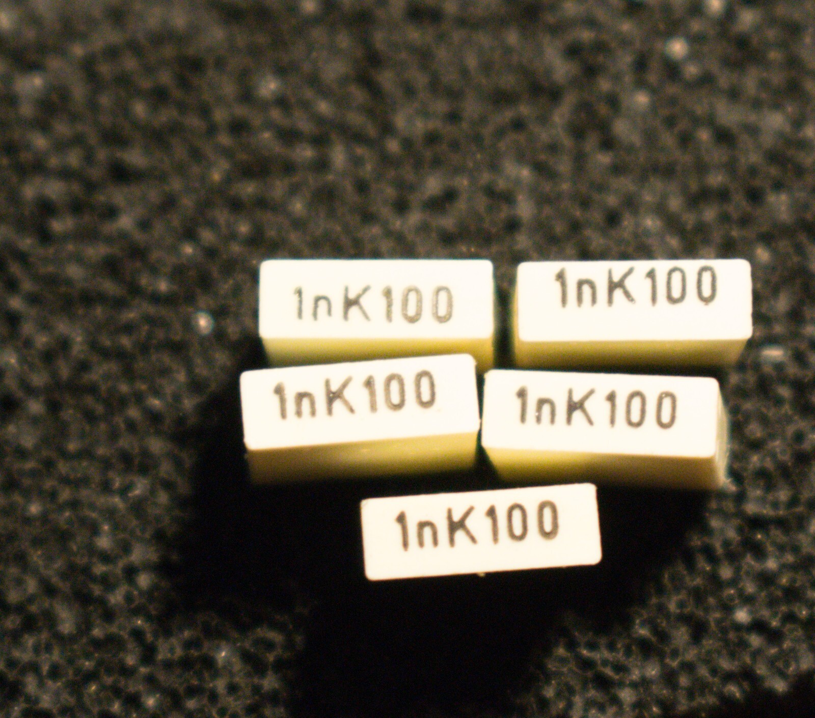 Capacitor 1nF 1000pF Poly Box 100 Volt 5mm 10% R82EC1100AA50K 5pcs Free ...