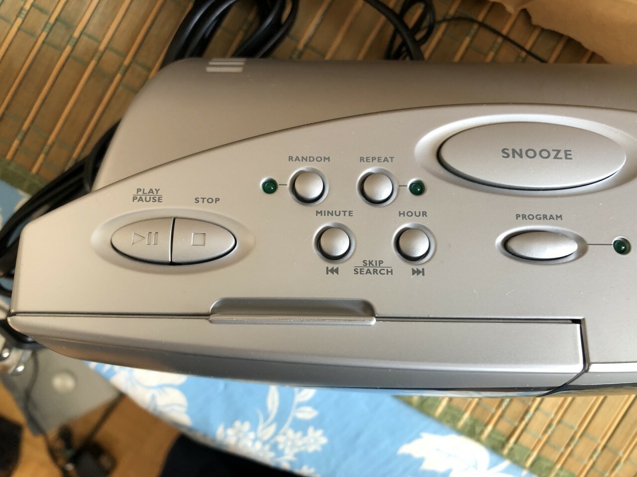 Electrohome EH8270 AM/FM Stereo CD Dual Alarm Clock Radio Dual Speakers ...