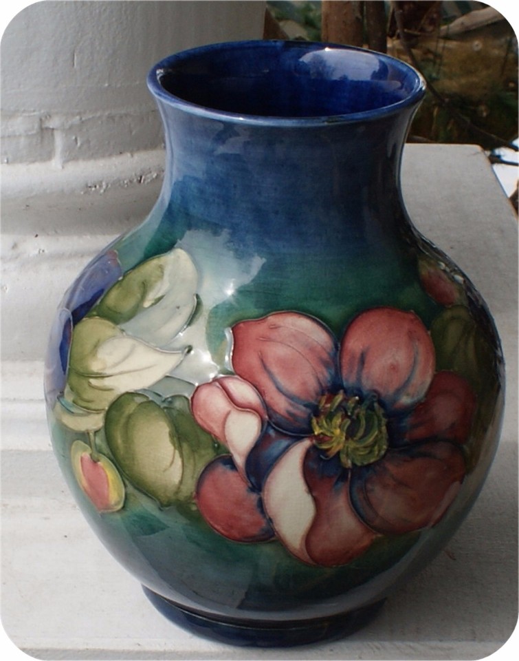 RARE POTTERY QUEEN MARY APPT . CLEMATIS VASES STICKER WILLIAM MOORCROFT ...