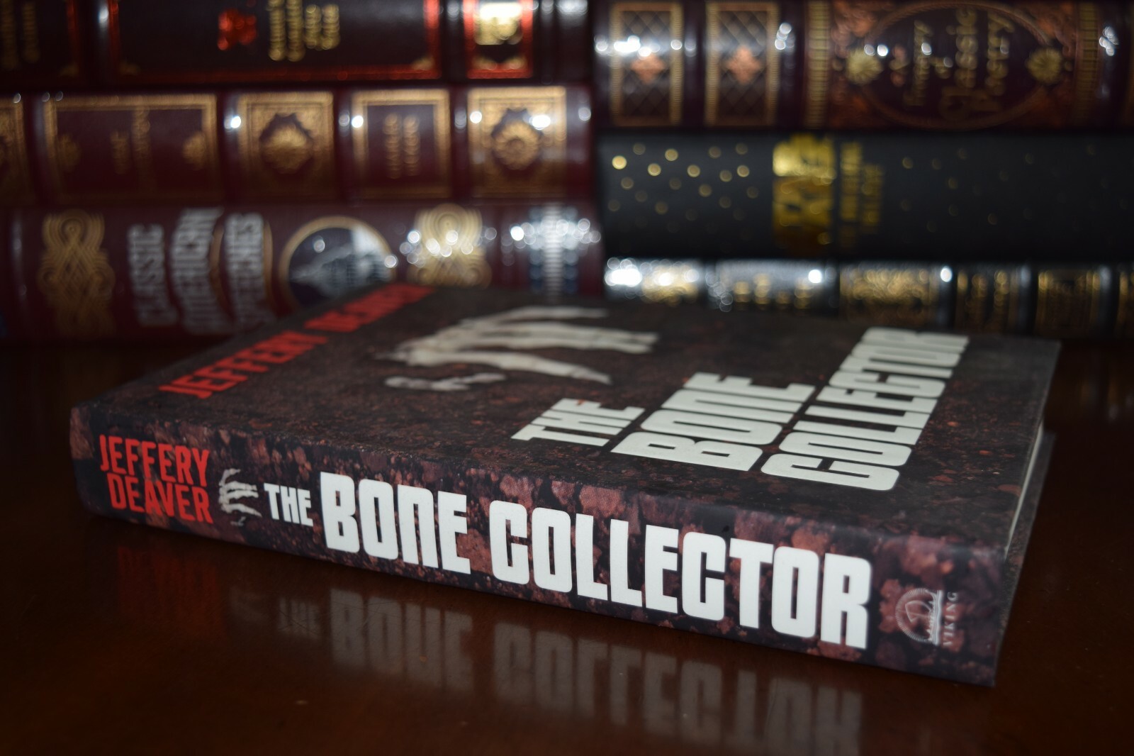 NEW Bone Collector by Jeffery Deaver Horror Glows in Dark Deluxe ...