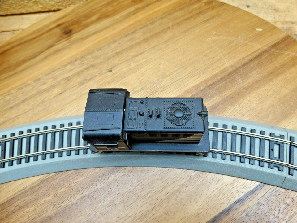 AHM HO Scale Diesel Electric Locomotive Dock Side Switcher Engine 54 | eBay