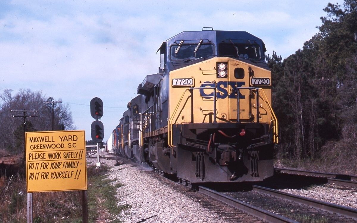 CSXT Dash 8-40CW 7720 wTrain Q692 Orig Kodachrome Slide | eBay