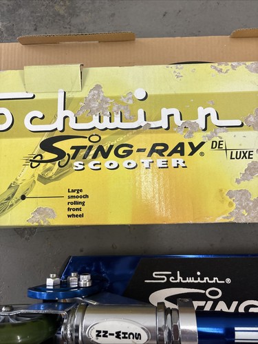 BRAND NEW IN BOX SCHWINN STING-RAY DELUXE KICK SCOOTER VINTAGE NOS BLUE ...